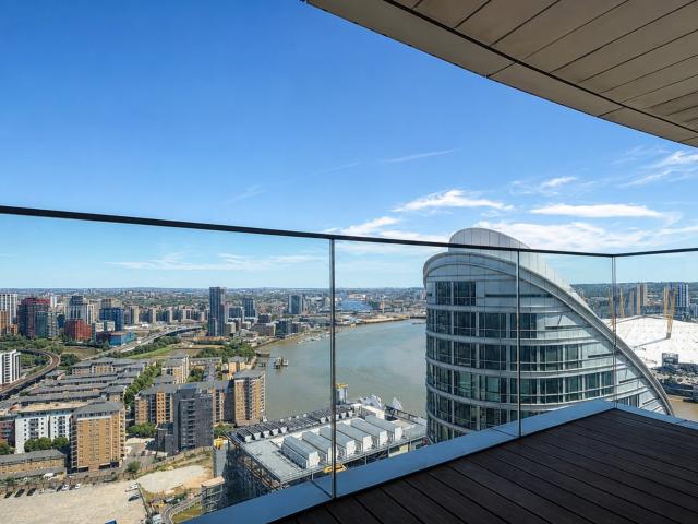 1 bedroom flat to rent on Biscayne Avenue, London