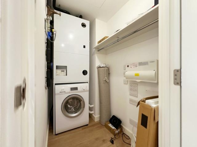 1 bedroom flat to rent on Caversham Road, London