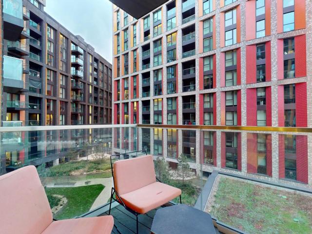 1 bedroom flat to rent on Charles Clowes Walk, London