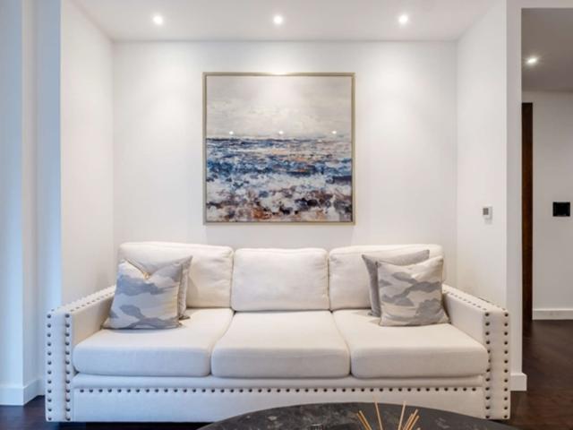 1 bedroom flat to rent on Charles Clowes Walk, London