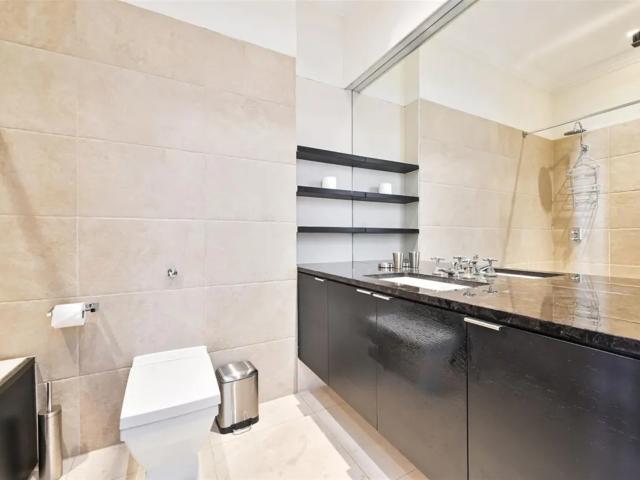 1 bedroom flat to rent on Clanricarde Gardens, London