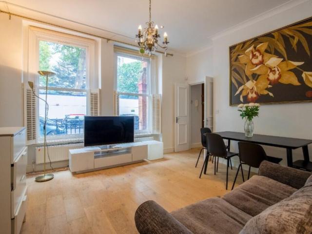 1 bedroom flat to rent on Courtfield Road, London