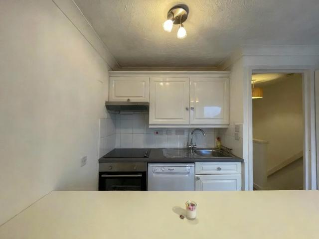 1 bedroom flat to rent on Falcon Way, London