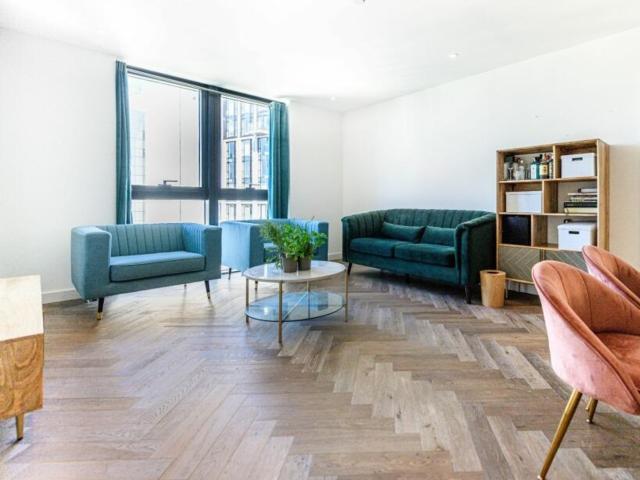 1 bedroom flat to rent on Gauging Square, London