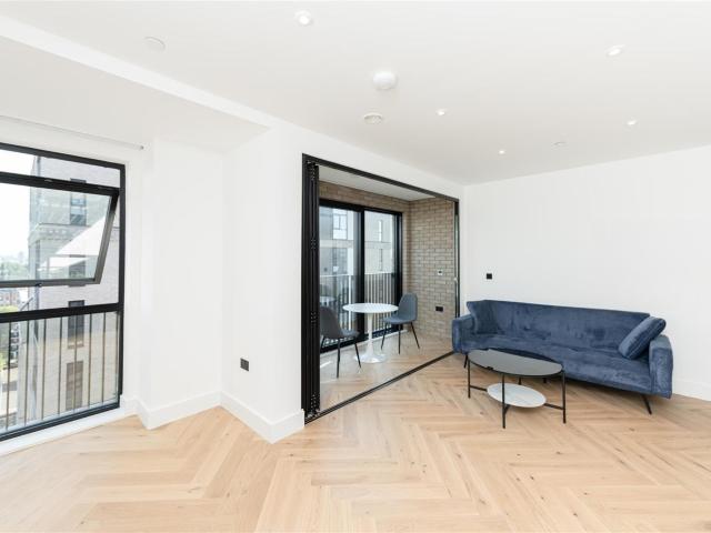 1 bedroom flat to rent on Graphite Square, London