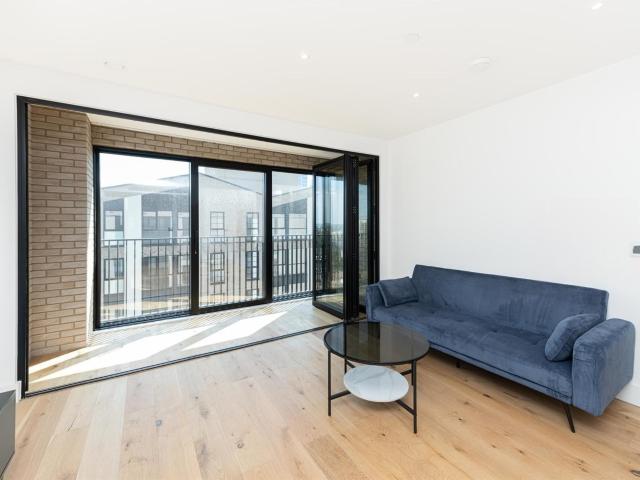 1 bedroom flat to rent on Graphite Square, London