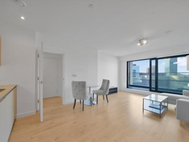1 bedroom flat to rent on Great Eastern Road, London