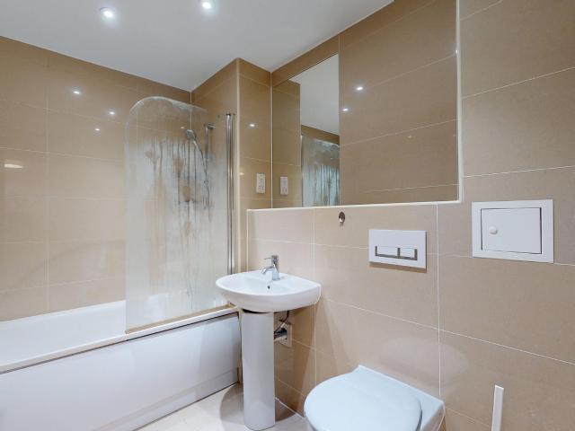 1 bedroom flat to rent on Headstone Road, London