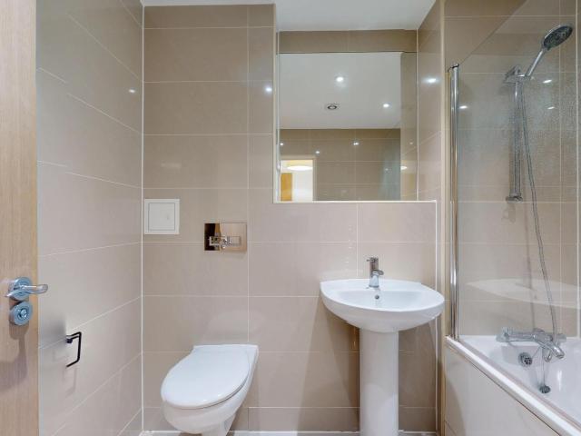 1 bedroom flat to rent on Headstone Road, London