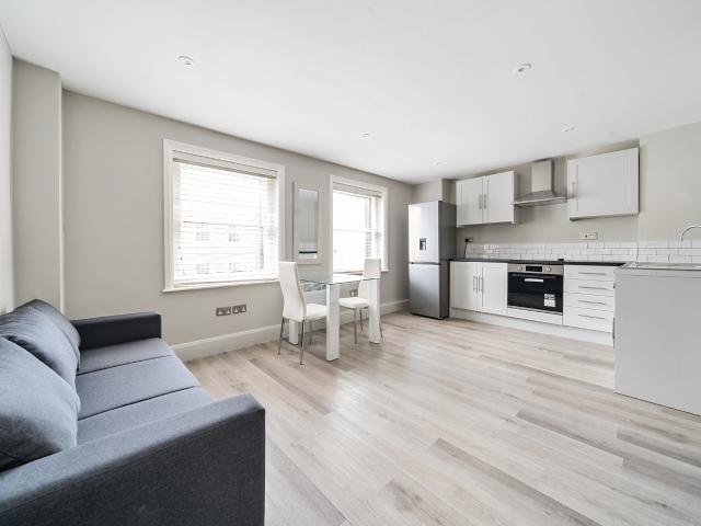 1 bedroom flat to rent on High Street, Windsor