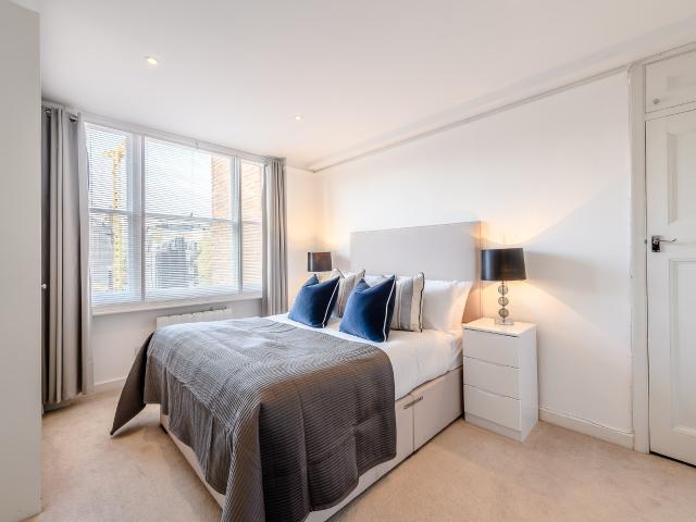 1 bedroom flat to rent on Hill Street, London