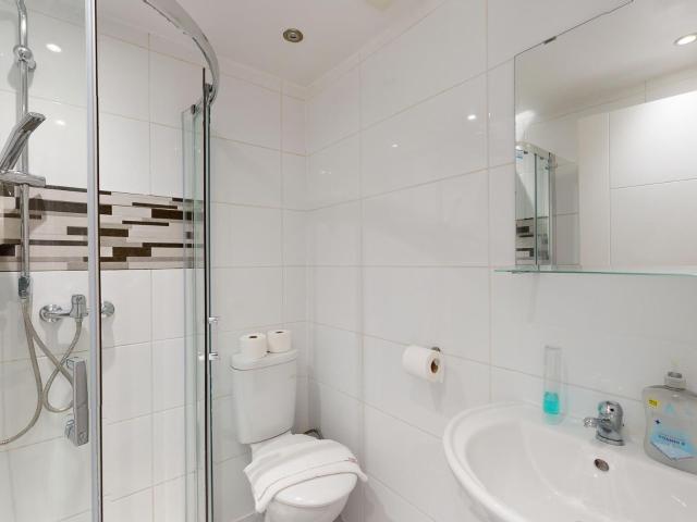 1 bedroom flat to rent on Hogarth Road, London