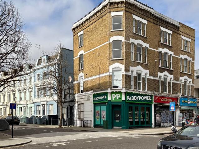 1 bedroom flat to rent on Ladbroke Crescent, London
