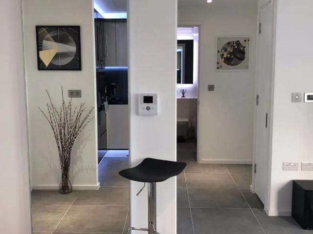 1 bedroom flat to rent on Lawn House Close, London