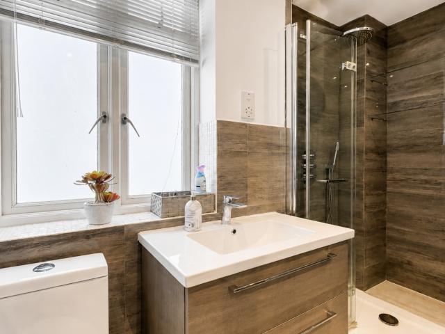 1 bedroom flat to rent on Queens Gate, London