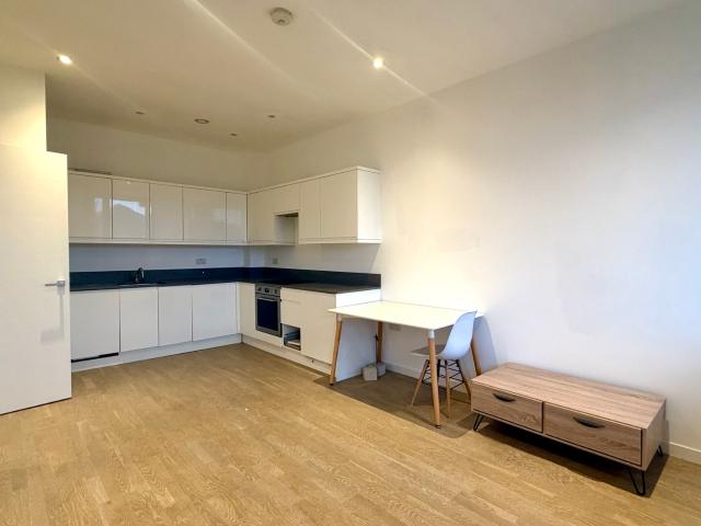 1 bedroom flat to rent on Riverbank Way, London