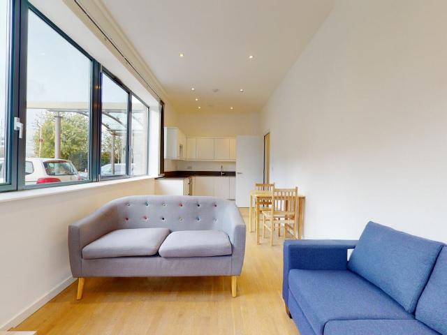 1 bedroom flat to rent on Riverbank Way, London