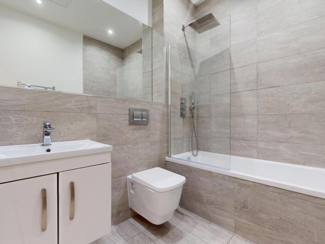 1 bedroom flat to rent on Riverbank Way, London