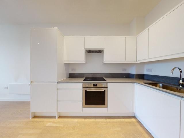 1 bedroom flat to rent on Riverbank Way, London