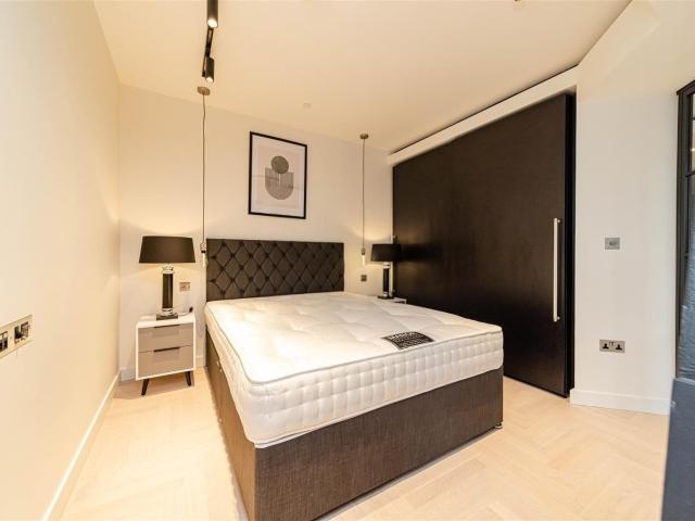1 bedroom flat to rent on Sun Street, London