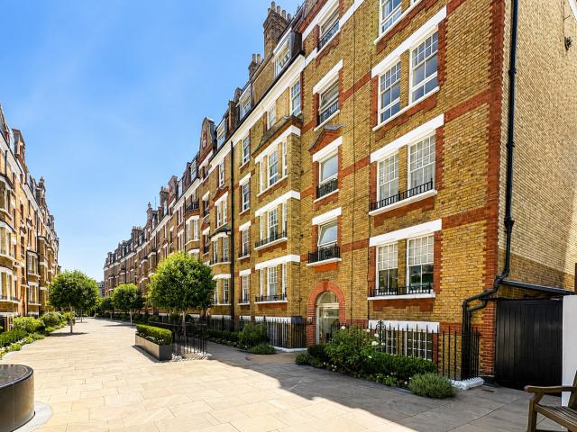 1 bedroom flat to rent on Walton Street, London