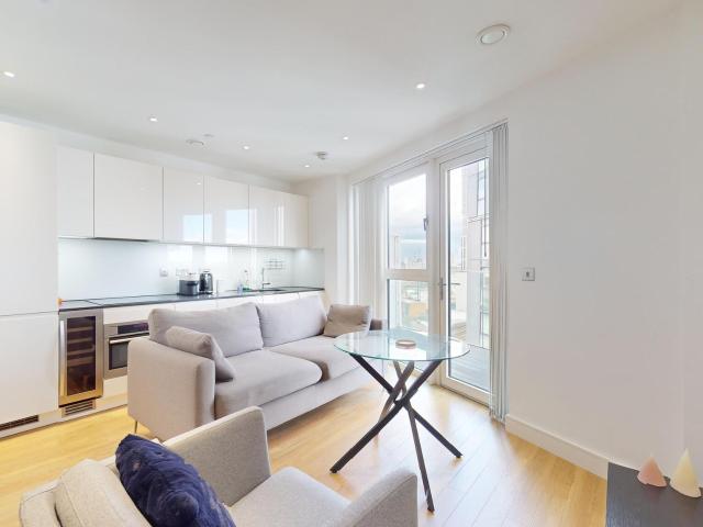 1 bedroom flat to rent on Wandsworth Road, London