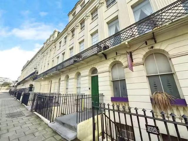 1 bedroom Flat to rent, Oriental Place, Brighton, BN1 £925 pcm