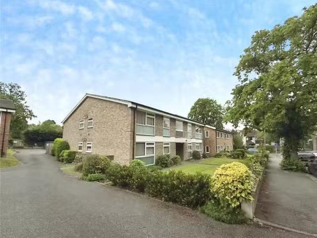 1 bedroom Flat to rent, Brambledown Road, Wallington, SM6 £1.