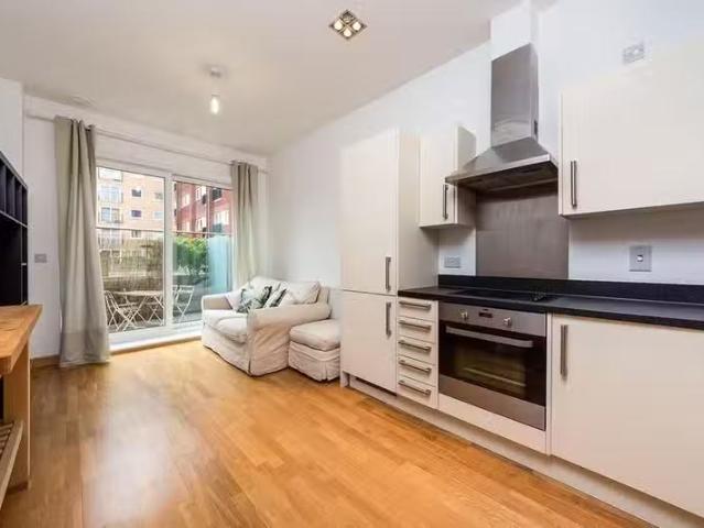 1 bedroom Flat to rent, Canon Court, 91 Manor Road, SM6 £1,25.