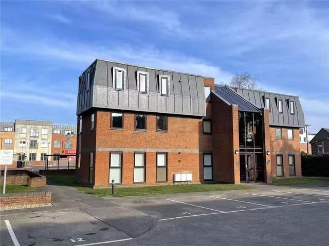 1 bedroom Flat to rent, Church Road, Egham, TW20 £1,300 pcm