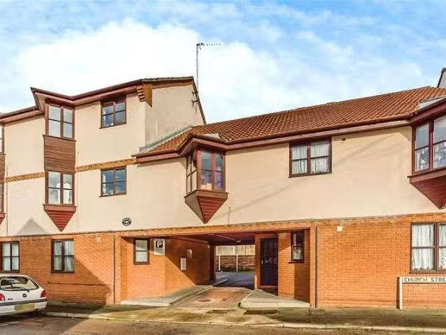 1 bedroom Flat to rent, Church Street, Rochester, ME1 £1,000.