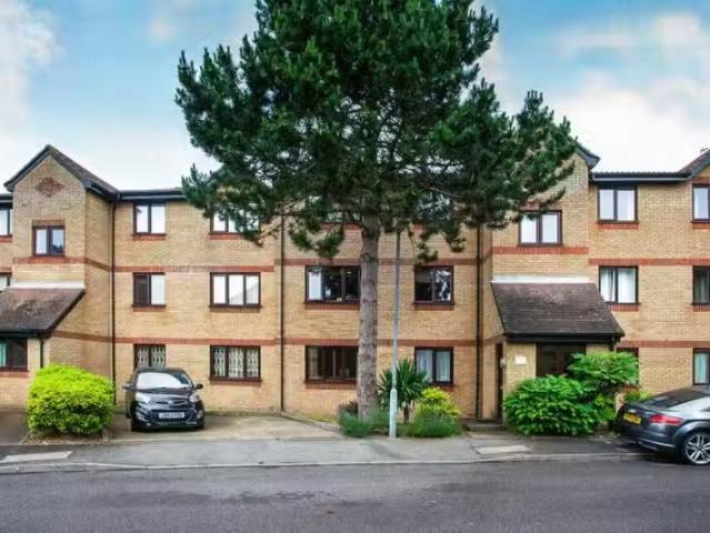 1 bedroom Flat to rent, Courtlands Close, Watford, WD24 £1,25.