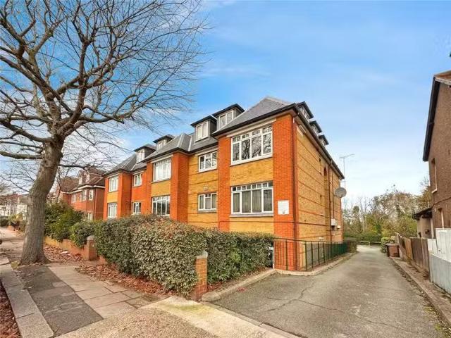 1 bedroom Flat to rent, Dukes Avenue, New Malden, KT3 £1,450.