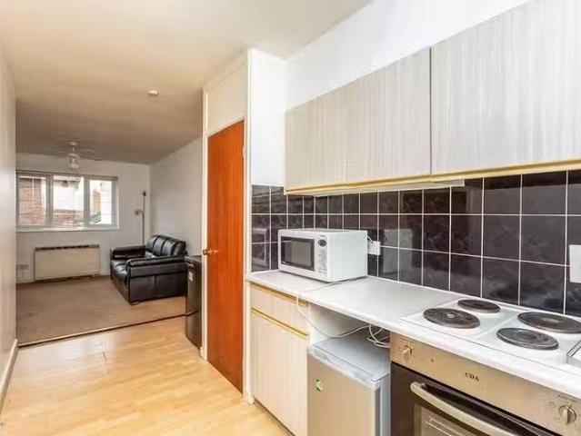 1 bedroom Flat to rent, Exchange Road, Watford, WD18 £1,200 pcm
