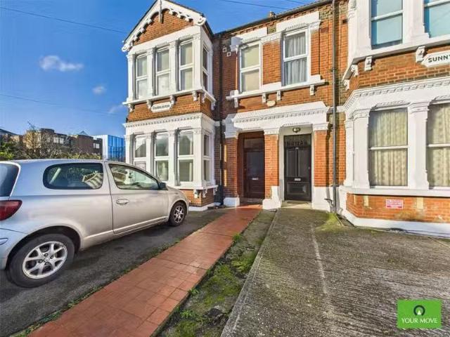 1 bedroom Flat to rent, Eastern Road, Romford, RM1 £750 pcm