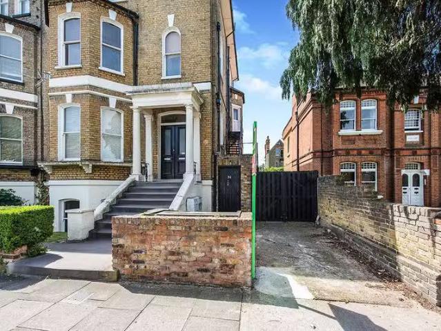 1 bedroom Flat to rent, Grove Road, Surbiton, KT6 £1,200 pcm