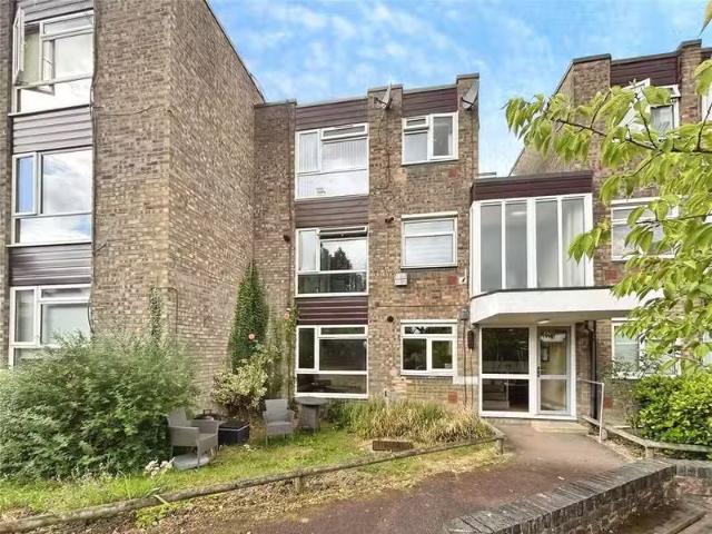 1 bedroom Flat to rent, Hunters Court Showfields Road, Tunbrid.