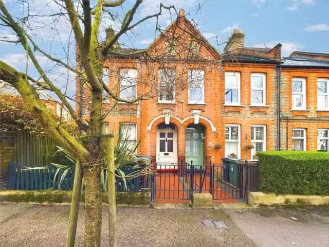 1 bedroom Flat to rent, Hawarden Road, Walthamstow, London, E1.