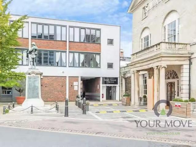1 bedroom Flat to rent, High Street, Bedford, MK40 £1,050 pcm