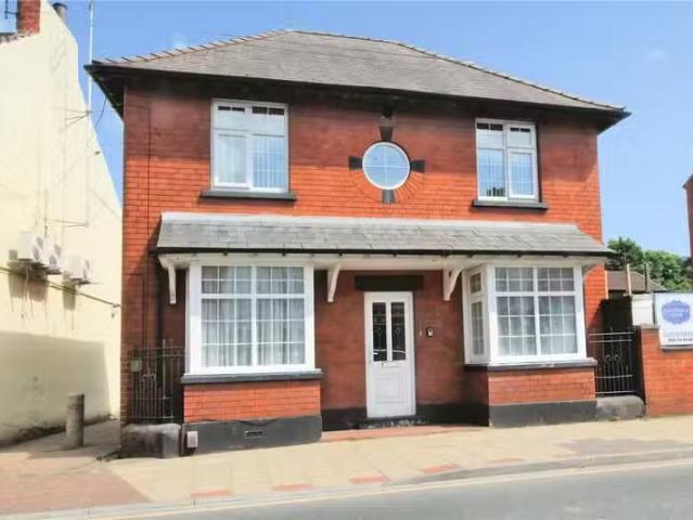 1 bedroom Flat to rent, High Street, Bentley, DN5 £450 pcm