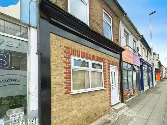 1 bedroom Flat to rent, High Street, Rainham, ME8 £900 pcm