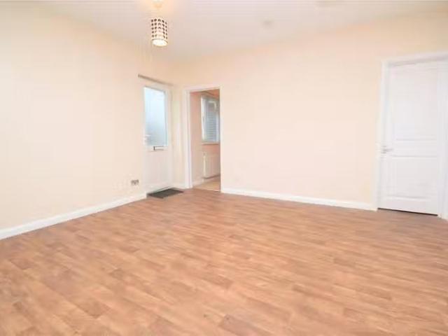 1 bedroom Flat to rent, High Street, Whitton, TW2 £1,250 pcm