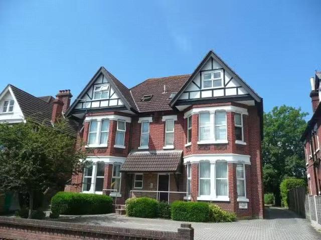 1 bedroom Flat to rent, Hill Lane, Southampton, SO15 £800 pcm