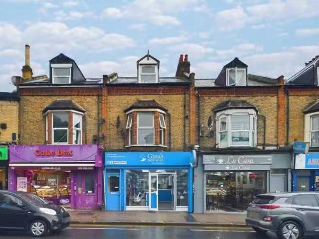 1 bedroom Flat to rent, Hoe Street, Walthamstow, E17 £1,300 pcm