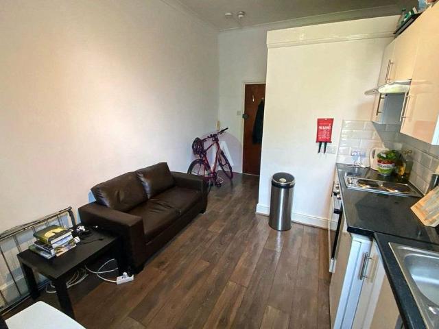 1 bedroom Flat to rent in Manstone Road, London, Kilburn, NW2