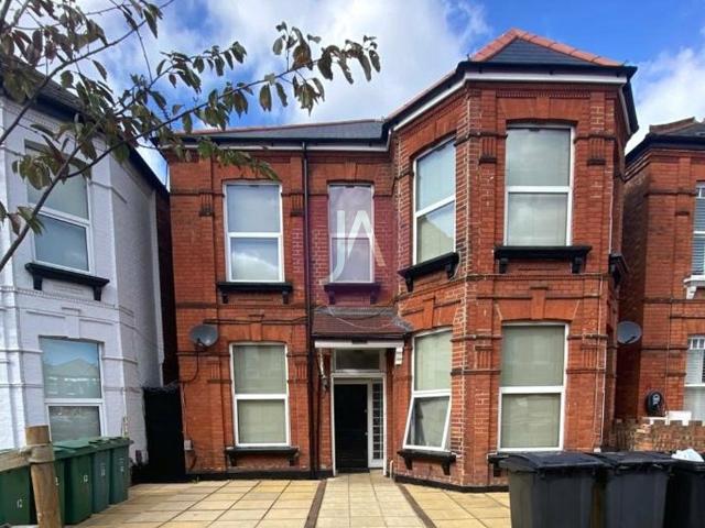 1 bedroom Flat to rent in Manstone Road, London, Kilburn, NW2