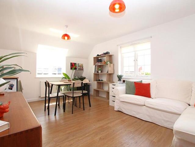1 Bedroom Flat To Rent In Market Place, Brackley, NN13