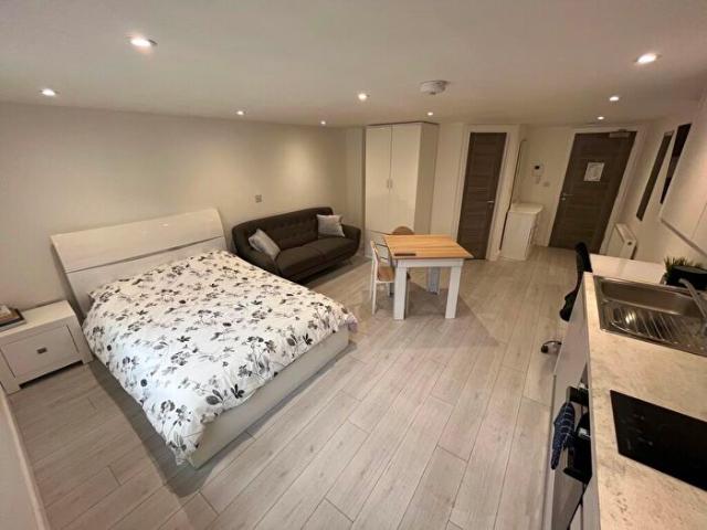 1 Bedroom Flat To Rent In Millstone Lane, Leicester, LE1