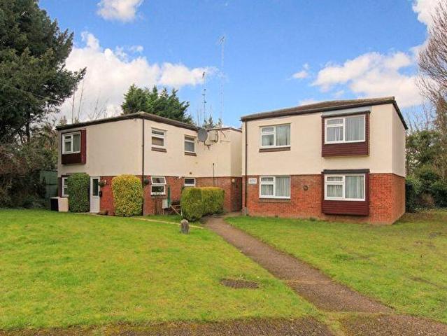 1 Bedroom Flat To Rent In Brookside, Halton, HP22