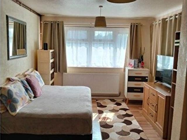 1 Bedroom Flat To Rent In Conniburrow Boulevard, Milton Keynes, Buckinghamshire, MK14